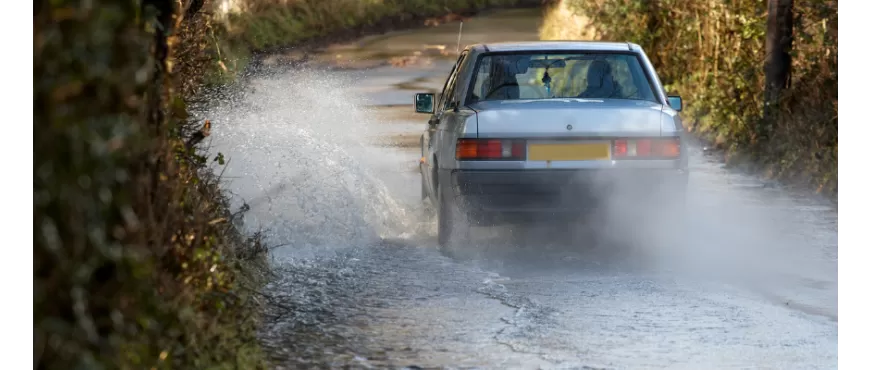 Safer Driving This Monsoon With these Driving Techniques - Rentrip.in